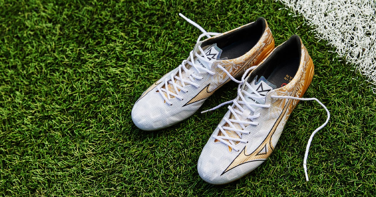 Mizuno Launch The Alpha 'Prism Gold' - SoccerBible